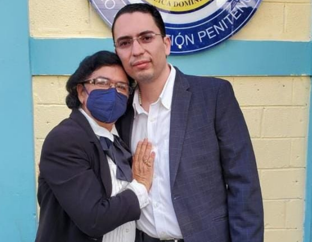 Doctor Piero Perrone es puesto en libertad - Noticias hora X hora