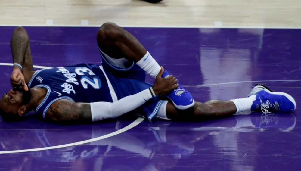 Se teme larga baja por lesión de pie de LeBron James - Noticias hora X hora