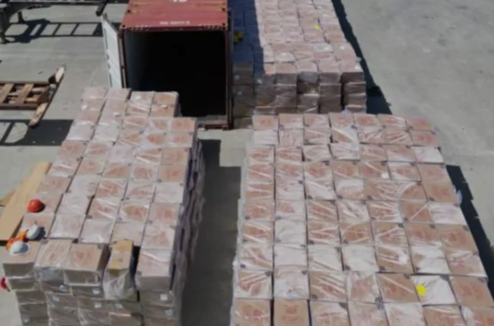 Aduanas descubre contrabando millonario de cigarrillos en dos contenedores - Noticias hora X hora