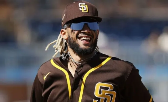 Fernando Tatis Jr., noveno dominicano que gana la Biblia Defensiva - Noticias hora X hora