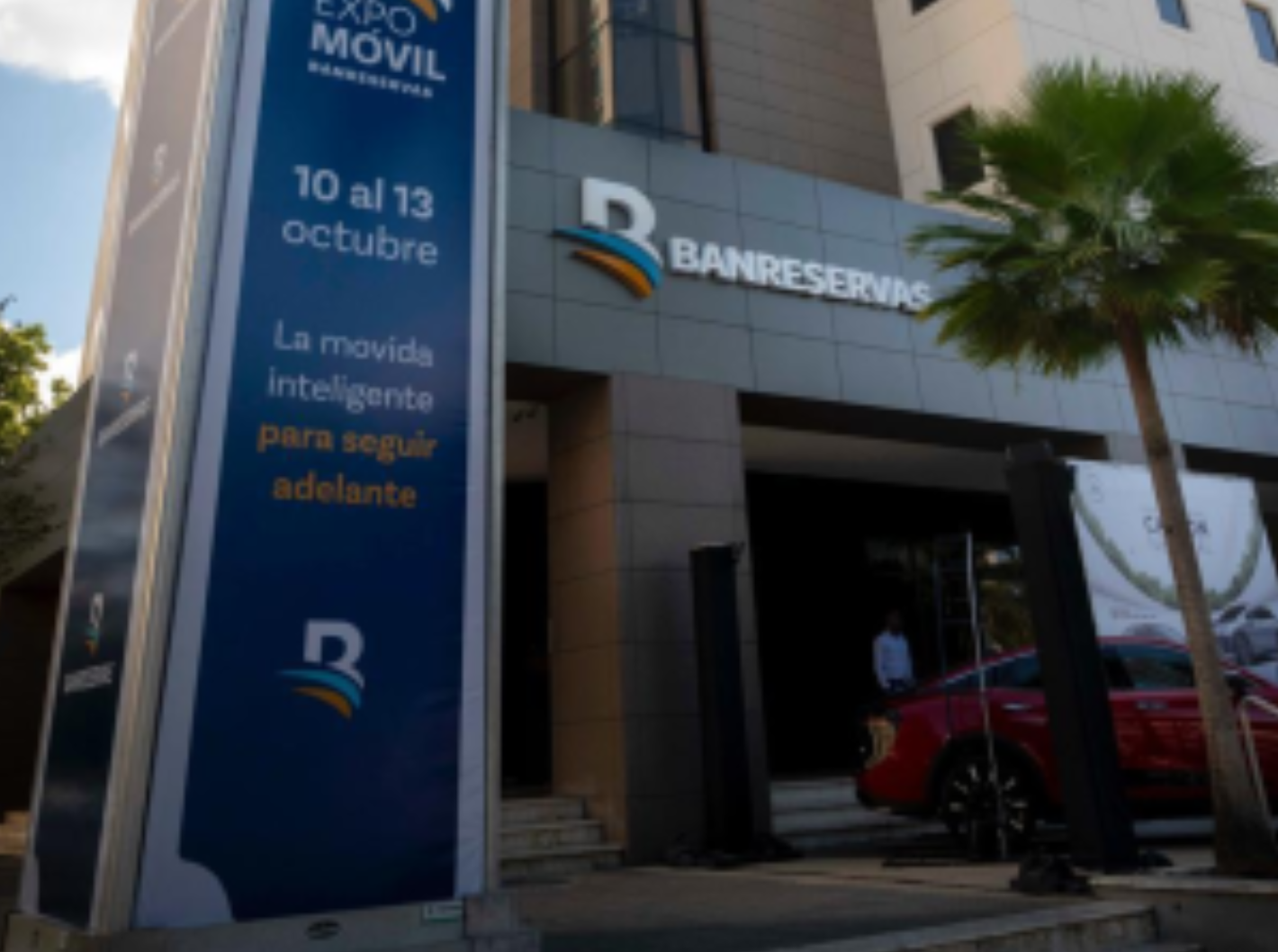 Banreservas inaugura Expomóvil 2024 con atractivas tasas desde 5.83 % - Noticias hora X hora